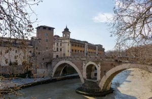 A Roma c'è un ponte con una leggenda "particolare": è il più antico ...