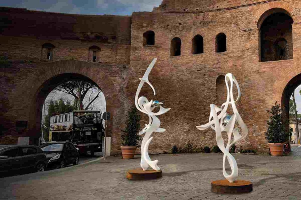 Il ritorno dei Dioscuri: 11 grandi sculture arricchiscono le vie della ...