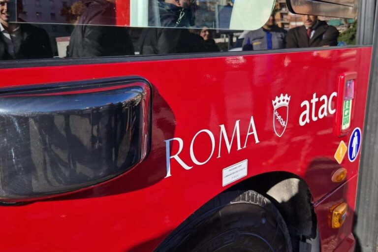 Atac, il biglietto non aumenterà a 2 euro nel 2025: ecco le ultime ...